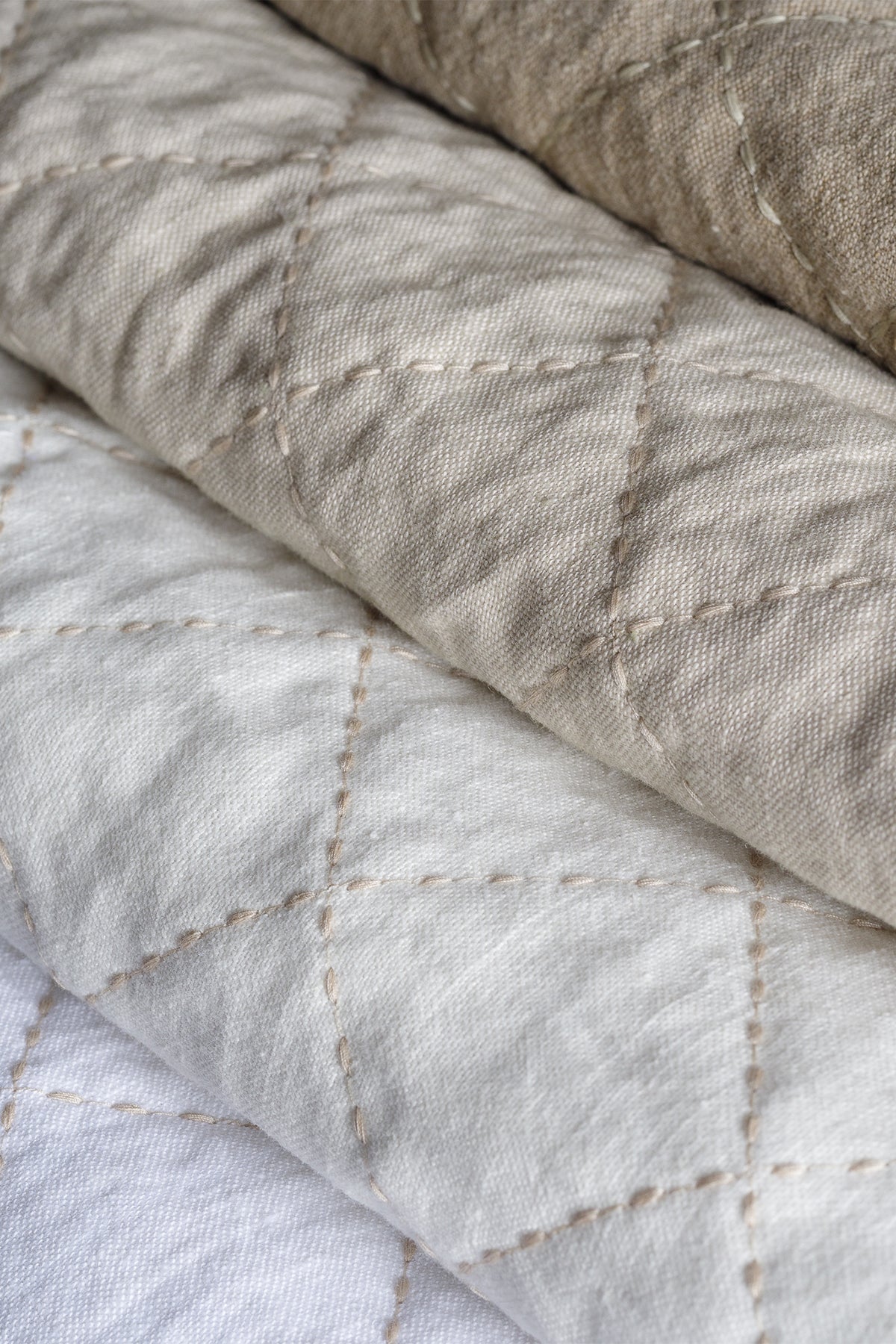 Plain and embroidered linen fabrics Pergamon Fabrics Mastro Raphael